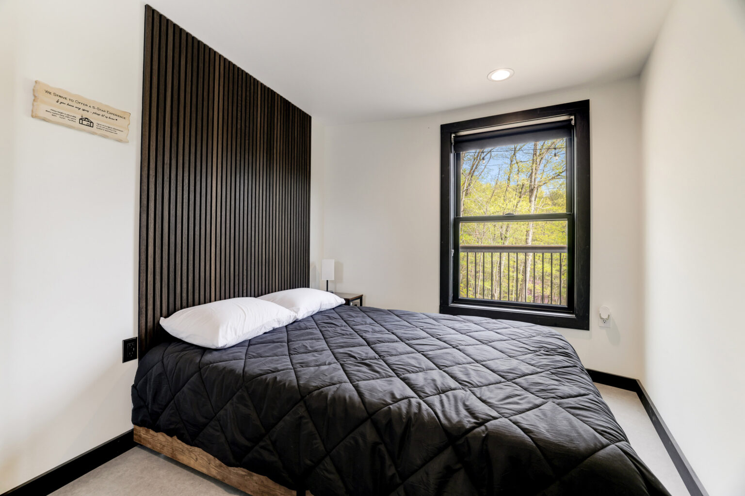 Skyline Yurt - One-of-a-Kind cabin-like Yurt w/ Hot Tub